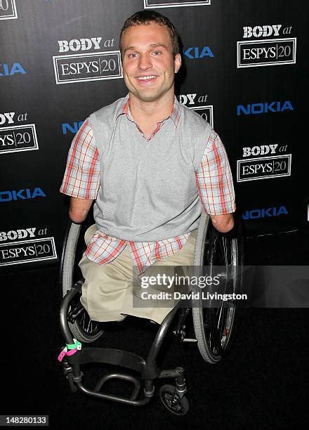 Kyle Maynard Photos And Premium High Res Pictures Getty Images