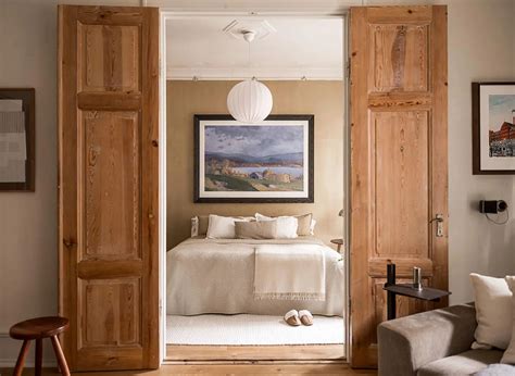 Components Of Rustic Fashion Within The Design Of Metropolis Condo