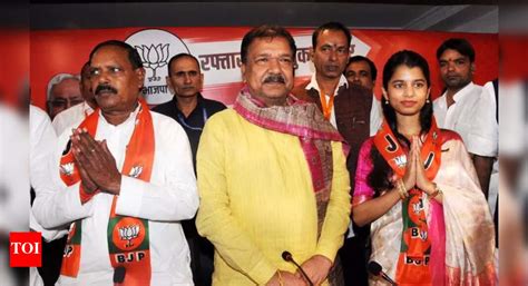 Bihar Elections Folk Singer Maithili Thakur Joins Bjp Rjd Mla Bharat Bind Also Switches