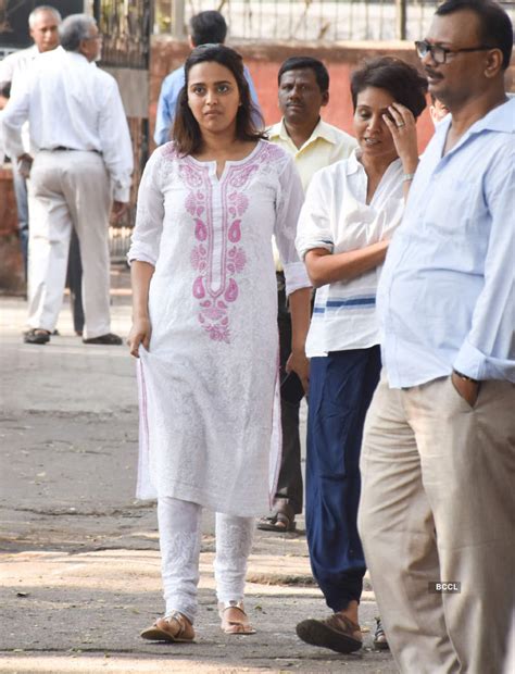 Ajit Kumar Barjatya Arrives To Pay His Last Respects To Raj Kumar Barjatya Held At A Crematorium