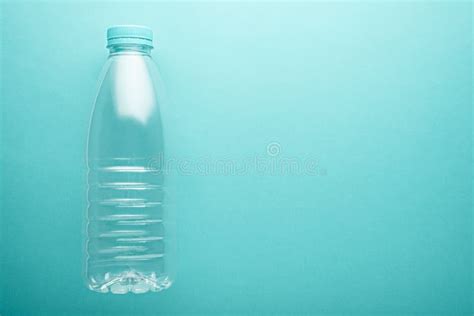 Frasco De Agua Limpia De Plástico Con Cubierta Azul Con Espacio Para