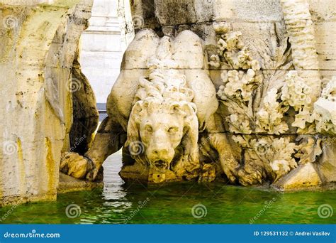 La Figura Del León De Drinknig Un Fragmento De La Fuente De Cuatro Ríos Cuadrado De Navon