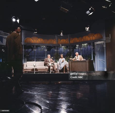 Announcer Ed Mcmahon Singer Dionne Warwick Host Johnny Carson On News Photo Getty Images