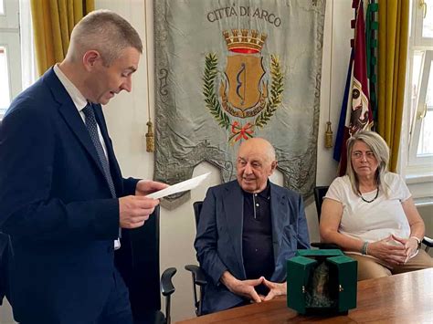 Gli Auguri Del Comune Per I 90 Anni Di Eleuterio Arcese La Busa
