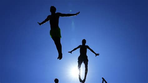 Junge Menschen Leben Auf Kosten Von Eltern Und Staat