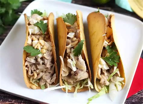 Tacos Crujientes Con Pollo En Salsa Satay