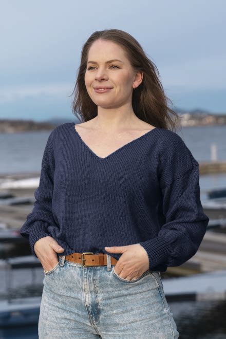 Strikkemekkano Amanda Genser Marine Merino Av Sdhoy