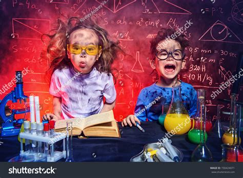 4041 Fotos De Funny Explosion Fotos Imágenes Y Otros Productos