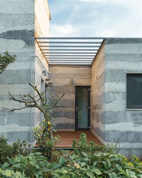 Stpmj Layers Concrete Mixes To Form Striped Walls At Stratum House