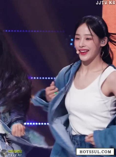 뉴진스 민지 스포츠 탑 겨드랑이 노출