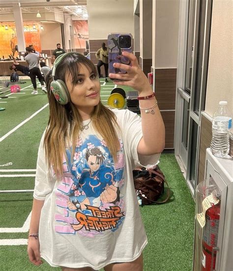 Anna Squats R Gymxbabes