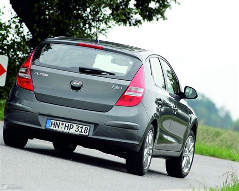 Hyundai i30 Bilder. Kleinwagen mit vier Türen und Glas-Dach