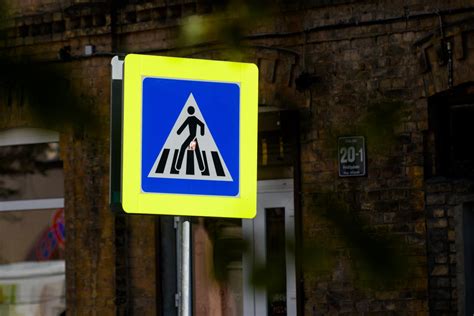 Daugavpilī Uz Gājēju Pārejas Notriekta Mūziķe Nra Lv