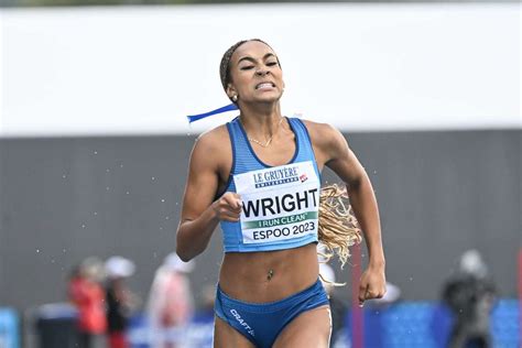 Katriina Wright Pyörähteli Kameran Edessä Suomen Kisa Asussa Fanit Villiintyivät Suomiurheilu