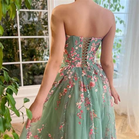 Green Flowers Embroidery Strapless Sleeveless Evening Dresses Wedding