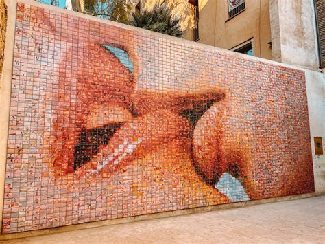 How To Visit The Kiss Of Freedom Kiss Wall Barcelona The World