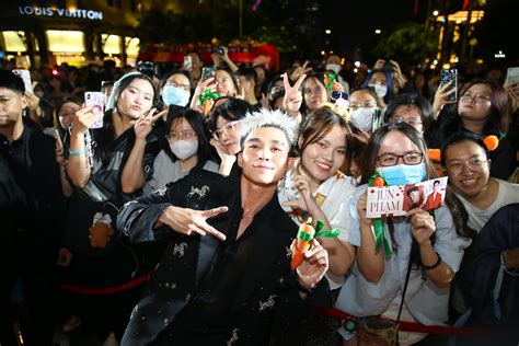 Jun Phạm Cảm Xúc Lần đầu Mang Mai Vàng Về Nhà