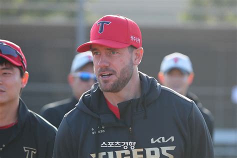 당겨치는 타자의 ‘우중간 홈런 쇼···kia가 ‘거포 위즈덤에게 감탄한 진짜 이유