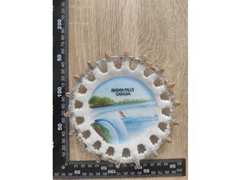Ukrasni Tanjir Nijagarini Vodopadi Kanada 75391005