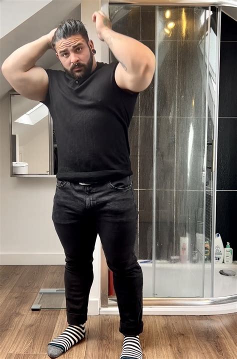 More Beefy Bicep Goodness… Humour Me Belly Buffet On Tumblr