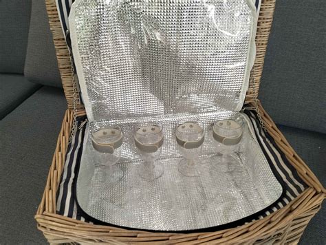 Deluxe 4 Person Wicker Picnic Basket Insulated Cooler And Wine Glasses