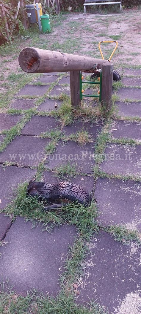 La Denuncia «giostre Pericolose E Indecenti In Via Vecchia Delle Vigne A Pozzuoli Cronaca
