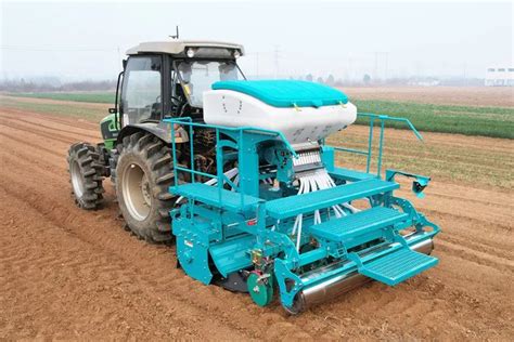 播种机技术革新现代农业的创新实践：智能播种机如何改变农业？ 农机新闻网