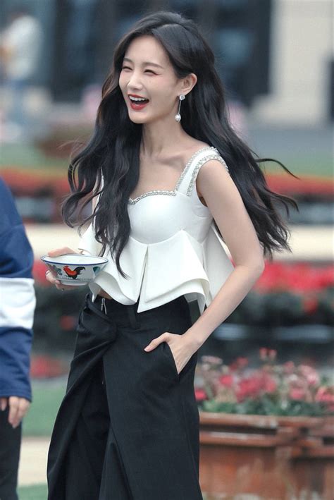 Pin By Abby On C H I N E S E Fashion Chinese Actress Actresses