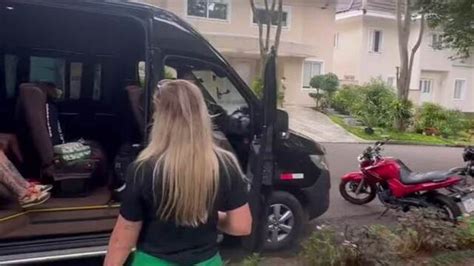 Mc Daniel Lambe Prato Com Restante De Comida Da Mãe