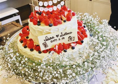 푸르푸르한 꽃에 둘러싸인 케이크 등장♡ 유카리 꽃으로 꾸며진 웨딩 케이크가 너무 귀여워♩ Marry