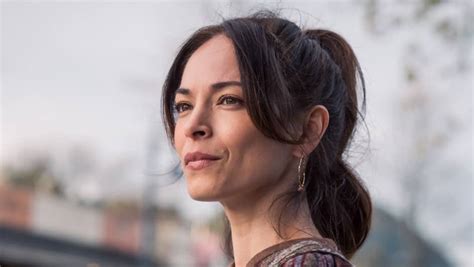 Kristin Kreuk Height Weight Shoe Size