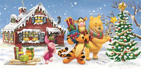 وینی د پو در میان برف ها با درخت کریسمس
