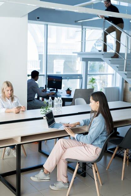 Imágenes De Oficinas Trabajando Descarga Gratuita En Freepik