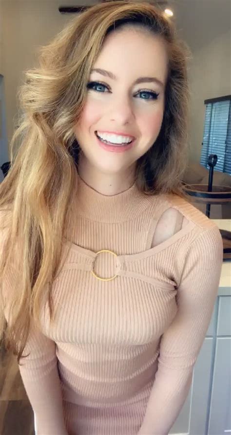 Long Hair And A Tight Dress Scrolller