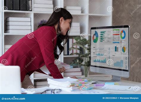 Professional Analysis Of Business People And Marketing Strategy