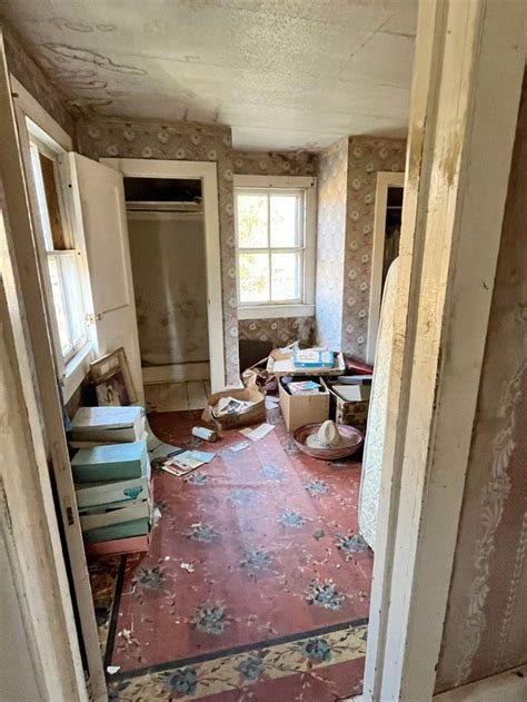 Abandoned 1940s Farmhouse Bedroom In 2025 Abandoned Houses Old