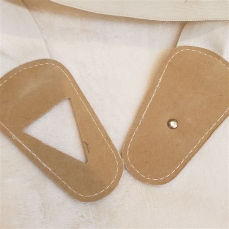 1980s Geometric Sideways Triangle Gold Snow White Be Gem