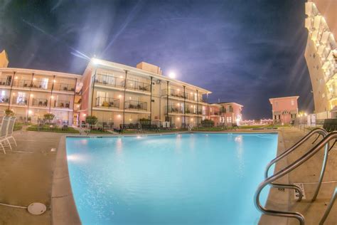 Periwinkle Inn Pool At Night Pool At Night Pool House Styles