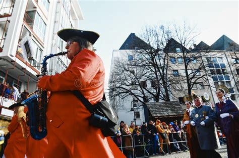 Menschen Bei Einem Karneval In Köln 200 Jahre Kölner Karneval
