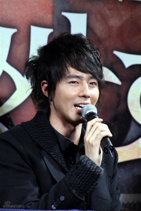 图文：韩片《双花店》记者会 赵仁成接受采访影音娱乐新浪网