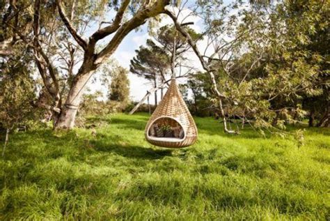 Hanging Beds Combining Comfortable Design And Unique Bird Nest Shape