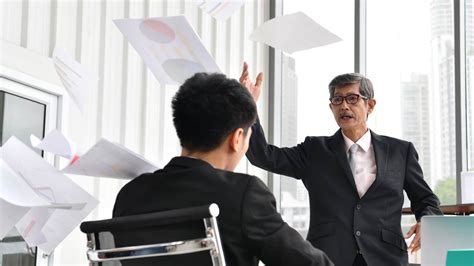 People Who Are Secretly Miserable At Work Often Do These 11 Things On