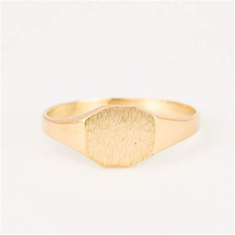 Small Signet Ring Folklor