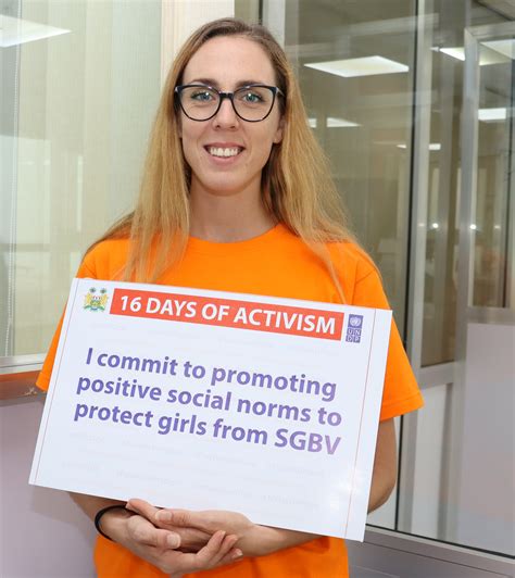 A Undp Staff With A Commitment Card United Nations Development Programme