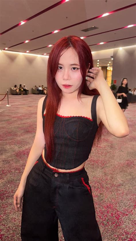 Loạt Ảnh Simmy Ngọt Ngào Đáng Yêu Chuẩn Idol Gen Z Hình Nền Máy Tính