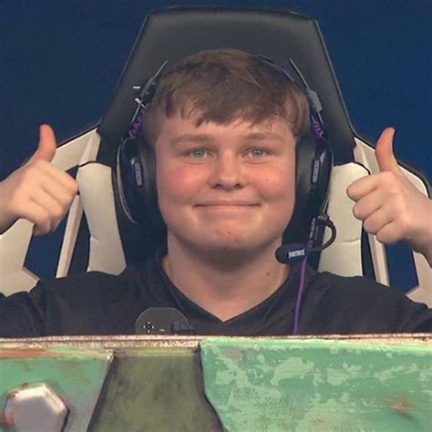 Eomzo On Twitter Which Is The Better Photo Nrxq8cmxmj Twitter