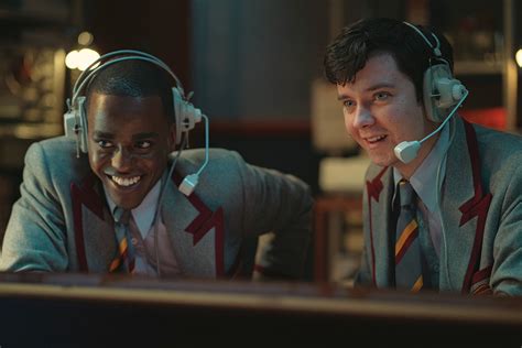 오티스의 비밀 상담소 시즌3 배우 에이사 버터필드·슈티 가트와10대의 섹슈얼리티