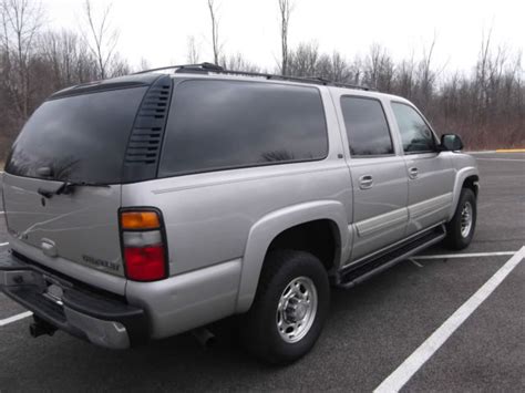 2005 Silver Chevy Suburban K2500 Suv