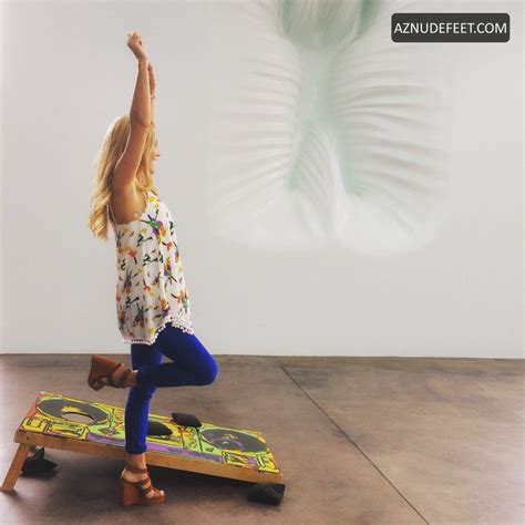 Alison Viktorin Feet Aznudefeet