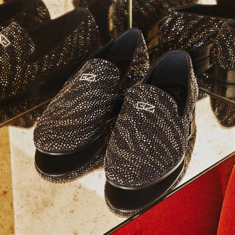 Giuseppe Zanotti ® - Официальный сайт